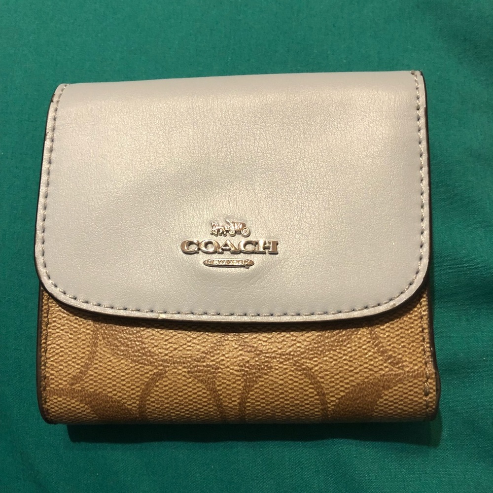 Authentic Coach Logo Leather Wallet - Gem